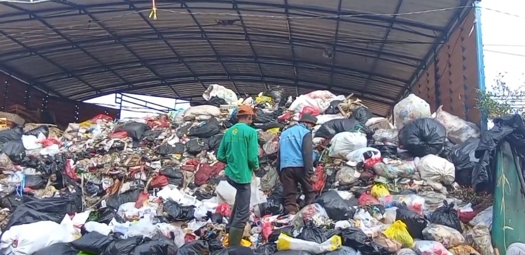 TPA Darurat Belum Optimal, Sampah di TPA Kota Bandung Menggunung